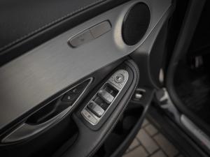 Black Mercedes-Benz GLC 250 2016 in Riga, with an engine capacity of 2.20 L and mileage of 221 thousand km for 20300 €, photo 12 on AUTOMOTO.COM.LV