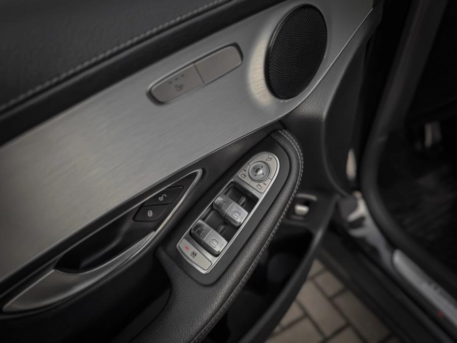 Black Mercedes-Benz GLC 250 2016 in Riga, with an engine capacity of 2.20 L and mileage of 221 thousand km for 20300 €, photo 12 on AUTOMOTO.COM.LV