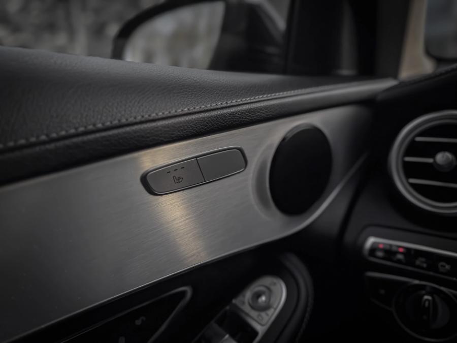 Black Mercedes-Benz GLC 250 2016 in Riga, with an engine capacity of 2.20 L and mileage of 221 thousand km for 20300 €, photo 23 on AUTOMOTO.COM.LV