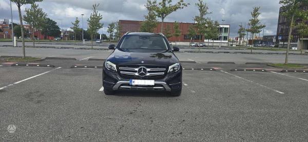 Melns Mercedes-Benz GLC 250 2016 Klaipėda, ar dzinēja tilpumu 1.99 L un nobraukumu 140 tūkst. km par 22250 €, foto 1 vietnē AUTOMOTO.COM.LV