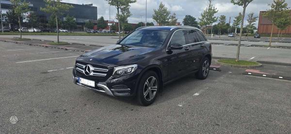Melns Mercedes-Benz GLC 250 2016 Klaipėda, ar dzinēja tilpumu 1.99 L un nobraukumu 140 tūkst. km par 22250 €, foto 2 vietnē AUTOMOTO.COM.LV