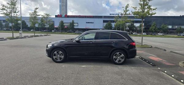 Melns Mercedes-Benz GLC 250 2016 Klaipėda, ar dzinēja tilpumu 1.99 L un nobraukumu 140 tūkst. km par 22250 €, foto 3 vietnē AUTOMOTO.COM.LV