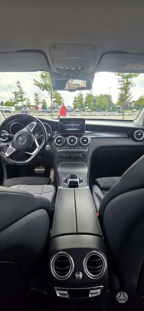 Melns Mercedes-Benz GLC 250 2016 Klaipėda, ar dzinēja tilpumu 1.99 L un nobraukumu 140 tūkst. km par 22250 €, foto 7 vietnē AUTOMOTO.COM.LV