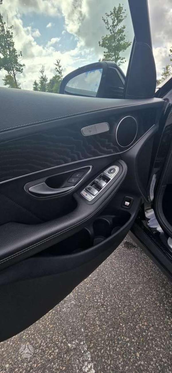 Melns Mercedes-Benz GLC 250 2016 Klaipėda, ar dzinēja tilpumu 1.99 L un nobraukumu 140 tūkst. km par 22250 €, foto 9 vietnē AUTOMOTO.COM.LV
