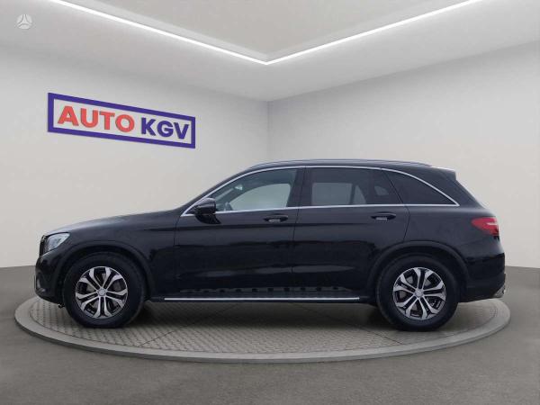 Black Mercedes-Benz GLC 250 2016 in Vilnius, with an engine capacity of 2.00 L and mileage of 270 thousand km for 19990 €, photo 2 on AUTOMOTO.COM.LV