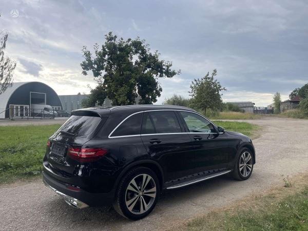 Black Mercedes-Benz GLC 250 2016 in Kaunas, with an engine capacity of 2.14 L and mileage of 220 thousand km for 14800 €, photo 8 on AUTOMOTO.COM.LV