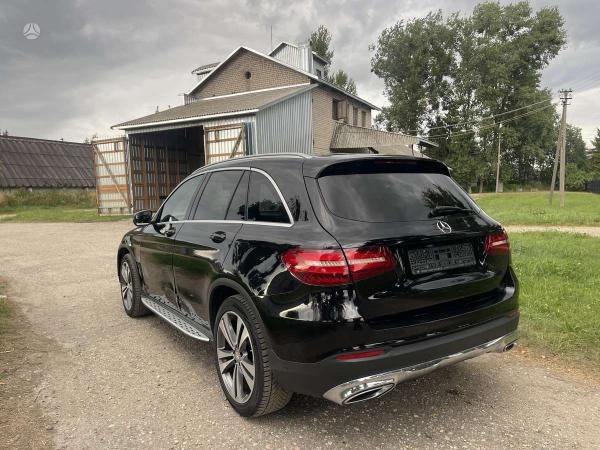 Black Mercedes-Benz GLC 250 2016 in Kaunas, with an engine capacity of 2.14 L and mileage of 220 thousand km for 14800 €, photo 9 on AUTOMOTO.COM.LV