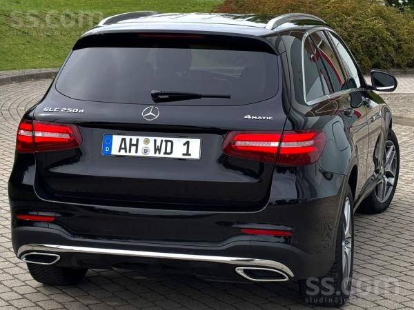 Black Mercedes-Benz GLC 250 2016 in Riga, with an engine capacity of 2.20 L and mileage of 232 thousand km for 19950 €, photo 3 on AUTOMOTO.COM.LV