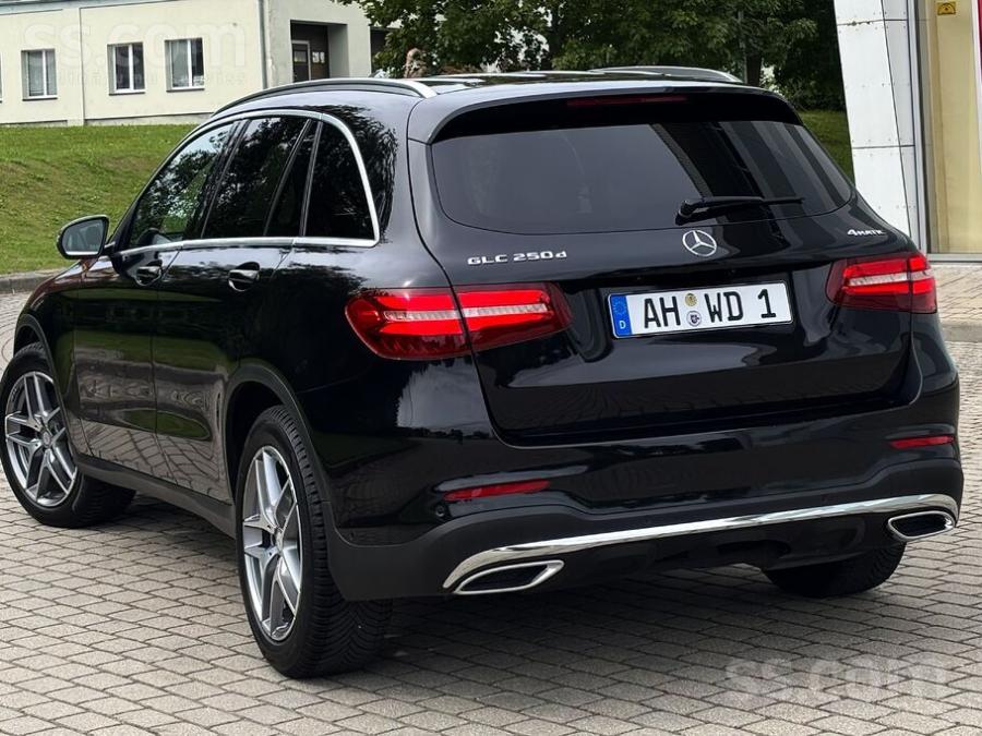 Black Mercedes-Benz GLC 250 2016 in Riga, with an engine capacity of 2.20 L and mileage of 232 thousand km for 19950 €, photo 5 on AUTOMOTO.COM.LV