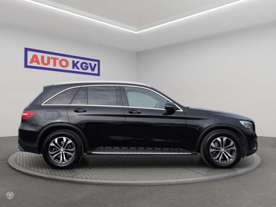 Melns Mercedes-Benz GLC 250 2016 Viļņa, ar dzinēja tilpumu 2.00 L un nobraukumu 270 tūkst. km par 19990 €, foto 7 vietnē AUTOMOTO.COM.LV