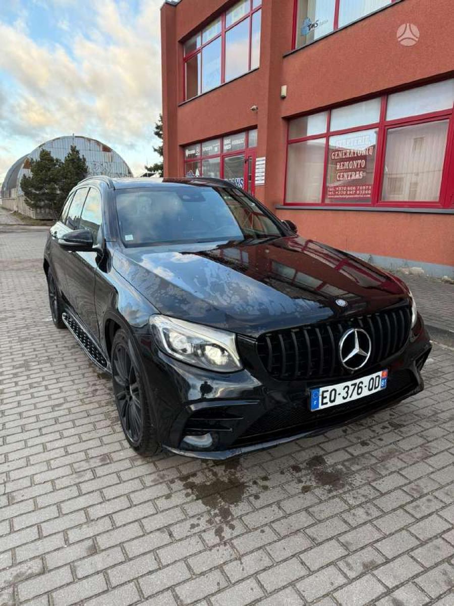 Melns Mercedes-Benz GLC 250 2017 Telšiai, ar dzinēja tilpumu 2.14 L un nobraukumu 180 tūkst. km par 14800 €, foto 1 vietnē AUTOMOTO.COM.LV