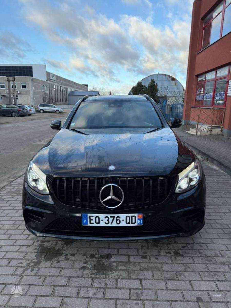 Melns Mercedes-Benz GLC 250 2017 Telšiai, ar dzinēja tilpumu 2.14 L un nobraukumu 180 tūkst. km par 14800 €, foto 2 vietnē AUTOMOTO.COM.LV