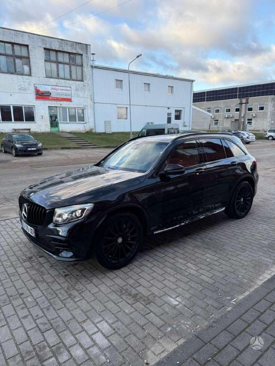 Melns Mercedes-Benz GLC 250 2017 Telšiai, ar dzinēja tilpumu 2.14 L un nobraukumu 180 tūkst. km par 14800 €, foto 4 vietnē AUTOMOTO.COM.LV