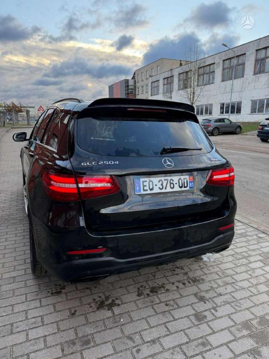 Melns Mercedes-Benz GLC 250 2017 Telšiai, ar dzinēja tilpumu 2.14 L un nobraukumu 180 tūkst. km par 14800 €, foto 7 vietnē AUTOMOTO.COM.LV