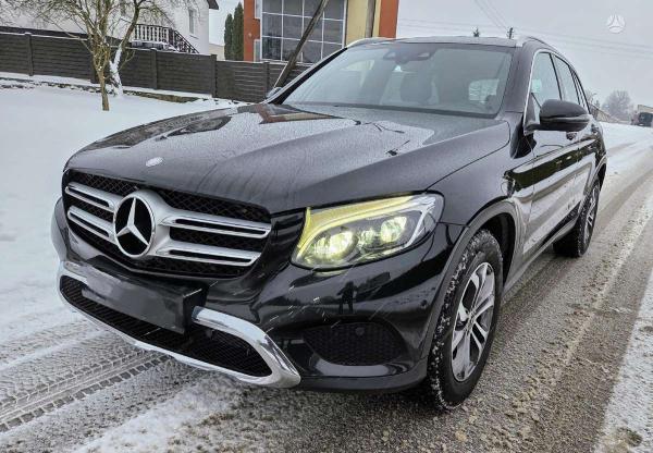 Melns Mercedes-Benz GLC 250 2017 Utena, ar dzinēja tilpumu 2.14 L un nobraukumu 250 tūkst. km par 18500 €, foto 2 vietnē AUTOMOTO.COM.LV