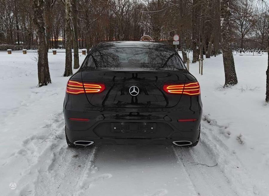 Black Mercedes-Benz GLC 250 2017 in Jurbarkas, with an engine capacity of 2.14 L and mileage of 254 thousand km for 22700 €, photo 5 on AUTOMOTO.COM.LV