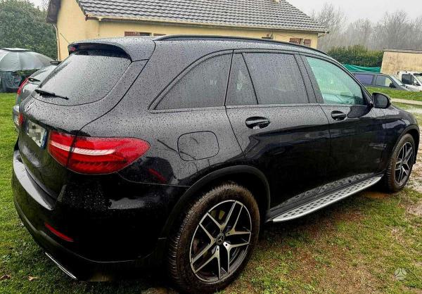 Black Mercedes-Benz GLC 250 2017 in Vilnius, with an engine capacity of 2.10 L and mileage of 237 thousand km for 18950 €, photo 2 on AUTOMOTO.COM.LV
