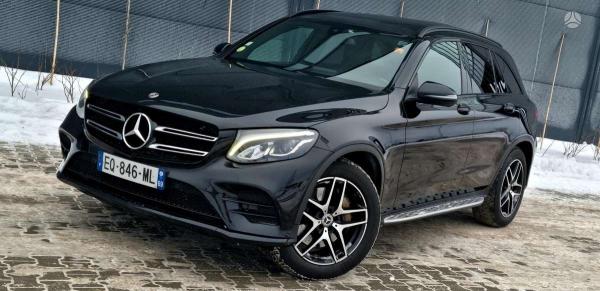 Black Mercedes-Benz GLC 250 2017 in Vilnius, with an engine capacity of 2.10 L and mileage of 237 thousand km for 18950 €, photo 4 on AUTOMOTO.COM.LV