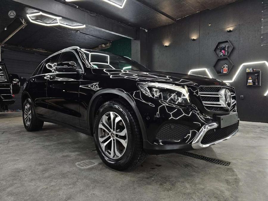 Melns Mercedes-Benz GLC 250 2017 Mažeikiai, ar dzinēja tilpumu 2.14 L un nobraukumu 210 tūkst. km par 21950 €, foto 4 vietnē AUTOMOTO.COM.LV