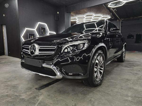 Black Mercedes-Benz GLC 250 2017 in Mazeikiai, with an engine capacity of 2.14 L and mileage of 210 thousand km for 21950 €, photo 7 on AUTOMOTO.COM.LV