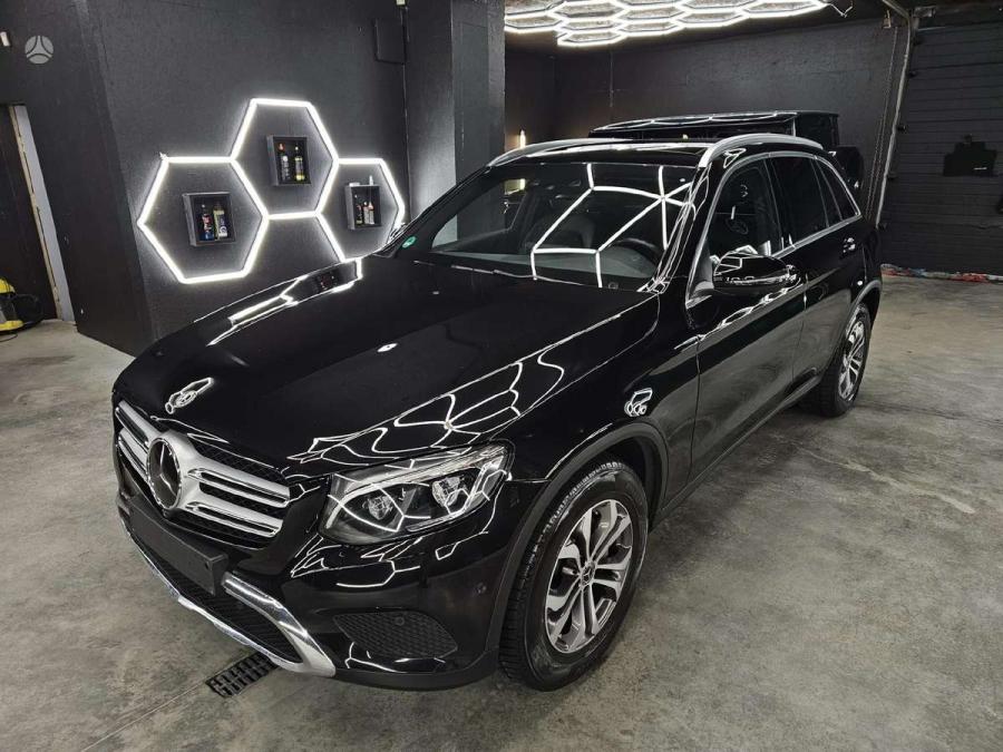 Melns Mercedes-Benz GLC 250 2017 Mažeikiai, ar dzinēja tilpumu 2.14 L un nobraukumu 210 tūkst. km par 21950 €, foto 8 vietnē AUTOMOTO.COM.LV