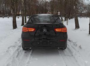 Black Mercedes-Benz GLC 250 2017 in Jurbarkas, with an engine capacity of 2.14 L and mileage of 254 thousand km for 22999 €, photo 5 on AUTOMOTO.COM.LV