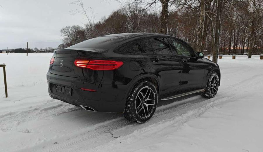 Black Mercedes-Benz GLC 250 2017 in Jurbarkas, with an engine capacity of 2.14 L and mileage of 254 thousand km for 22999 €, photo 6 on AUTOMOTO.COM.LV