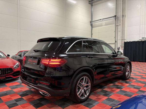 Black Mercedes-Benz GLC 250 2017 in Vilnius, with an engine capacity of 2.14 L and mileage of 181 thousand km for 21850 €, photo 4 on AUTOMOTO.COM.LV