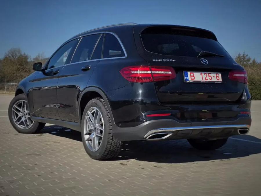 Black Mercedes-Benz GLC 250 2017 in Riga, with an engine capacity of 2.20 L and mileage of 264 thousand km for 18100 €, photo 6 on AUTOMOTO.COM.LV