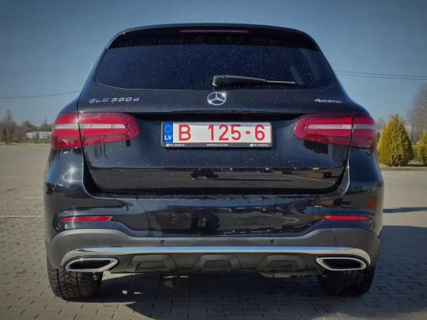 Black Mercedes-Benz GLC 250 2017 in Riga, with an engine capacity of 2.20 L and mileage of 264 thousand km for 18100 €, photo 6 on AUTOMOTO.COM.LV