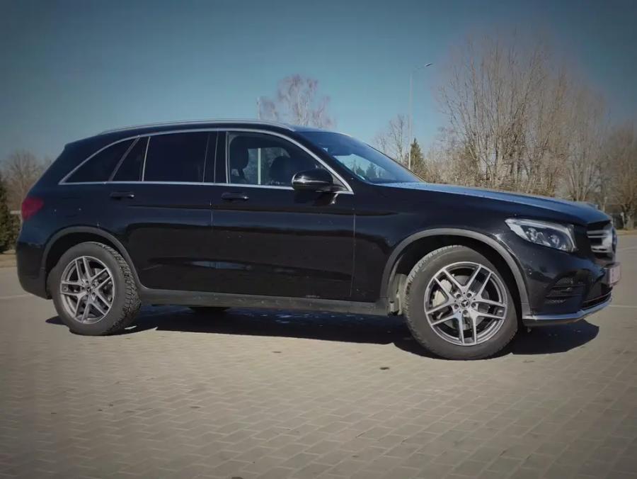Black Mercedes-Benz GLC 250 2017 in Riga, with an engine capacity of 2.20 L and mileage of 264 thousand km for 18100 €, photo 9 on AUTOMOTO.COM.LV