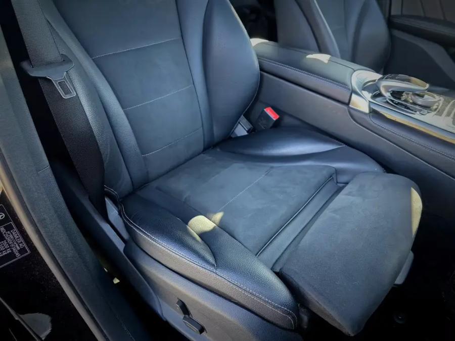 Black Mercedes-Benz GLC 250 2017 in Riga, with an engine capacity of 2.20 L and mileage of 264 thousand km for 18100 €, photo 17 on AUTOMOTO.COM.LV