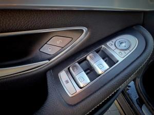 Black Mercedes-Benz GLC 250 2017 in Riga, with an engine capacity of 2.20 L and mileage of 264 thousand km for 18100 €, photo 22 on AUTOMOTO.COM.LV