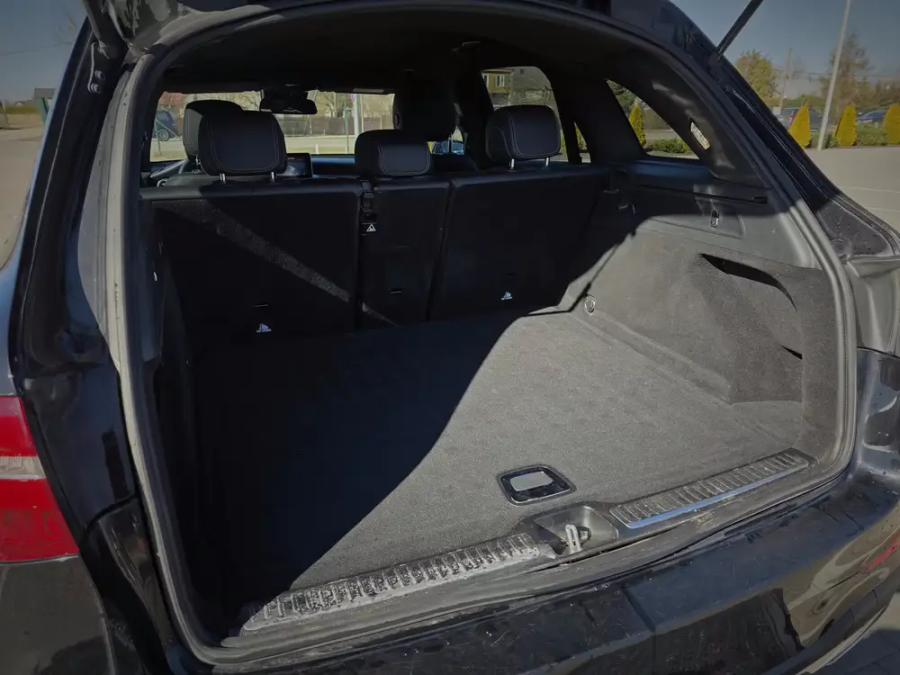 Black Mercedes-Benz GLC 250 2017 in Riga, with an engine capacity of 2.20 L and mileage of 264 thousand km for 18100 €, photo 25 on AUTOMOTO.COM.LV