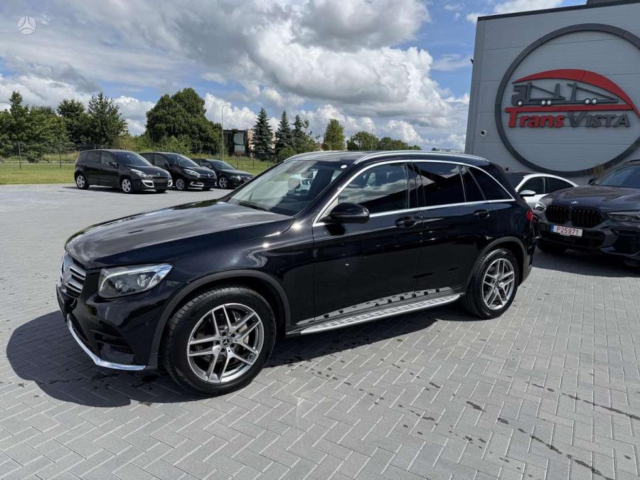 Black Mercedes-Benz GLC 250 2017 in Telschi, with an engine capacity of 2.14 L and mileage of 218 thousand km for 17999 €, photo 3 on AUTOMOTO.COM.LV