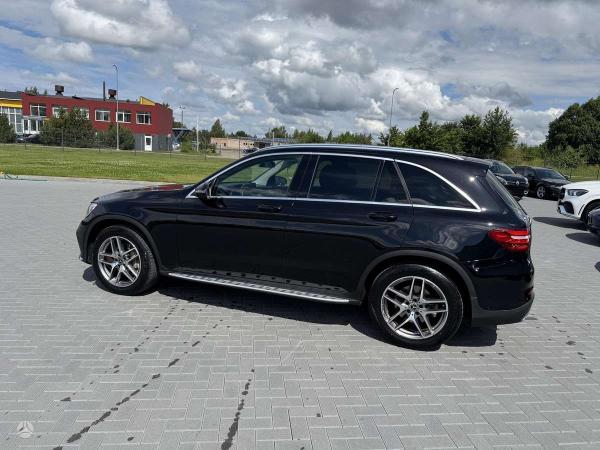 Melns Mercedes-Benz GLC 250 2017 Telšiai, ar dzinēja tilpumu 2.14 L un nobraukumu 218 tūkst. km par 17999 €, foto 3 vietnē AUTOMOTO.COM.LV