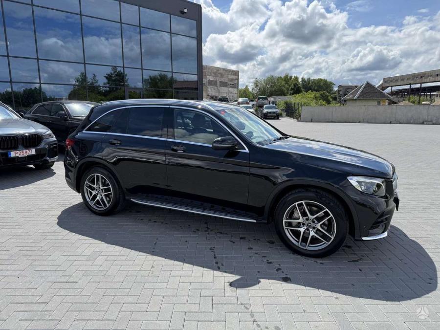 Black Mercedes-Benz GLC 250 2017 in Telschi, with an engine capacity of 2.14 L and mileage of 218 thousand km for 17999 €, photo 9 on AUTOMOTO.COM.LV