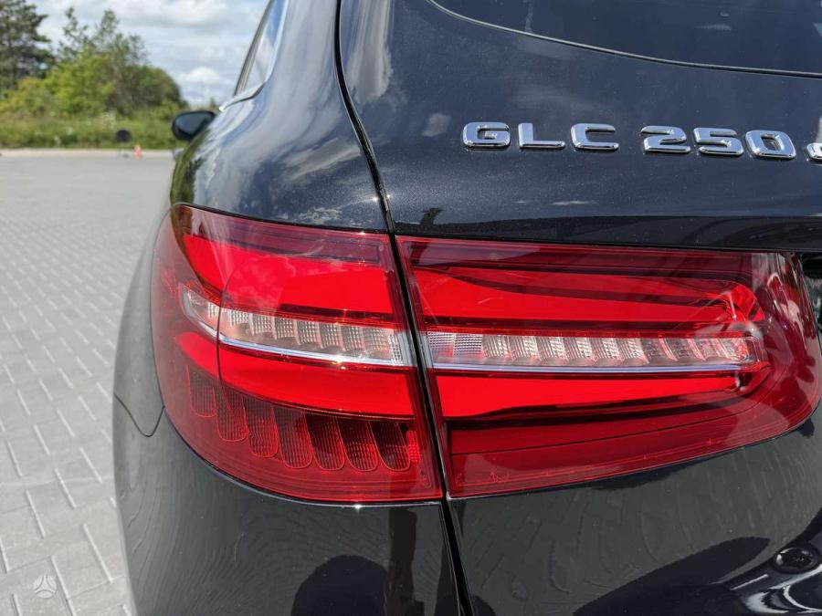 Black Mercedes-Benz GLC 250 2017 in Telschi, with an engine capacity of 2.14 L and mileage of 218 thousand km for 17999 €, photo 15 on AUTOMOTO.COM.LV