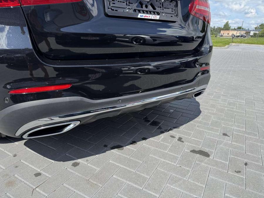 Black Mercedes-Benz GLC 250 2017 in Telschi, with an engine capacity of 2.14 L and mileage of 218 thousand km for 17999 €, photo 17 on AUTOMOTO.COM.LV