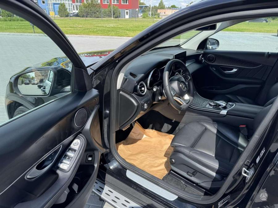 Black Mercedes-Benz GLC 250 2017 in Telschi, with an engine capacity of 2.14 L and mileage of 218 thousand km for 17999 €, photo 19 on AUTOMOTO.COM.LV