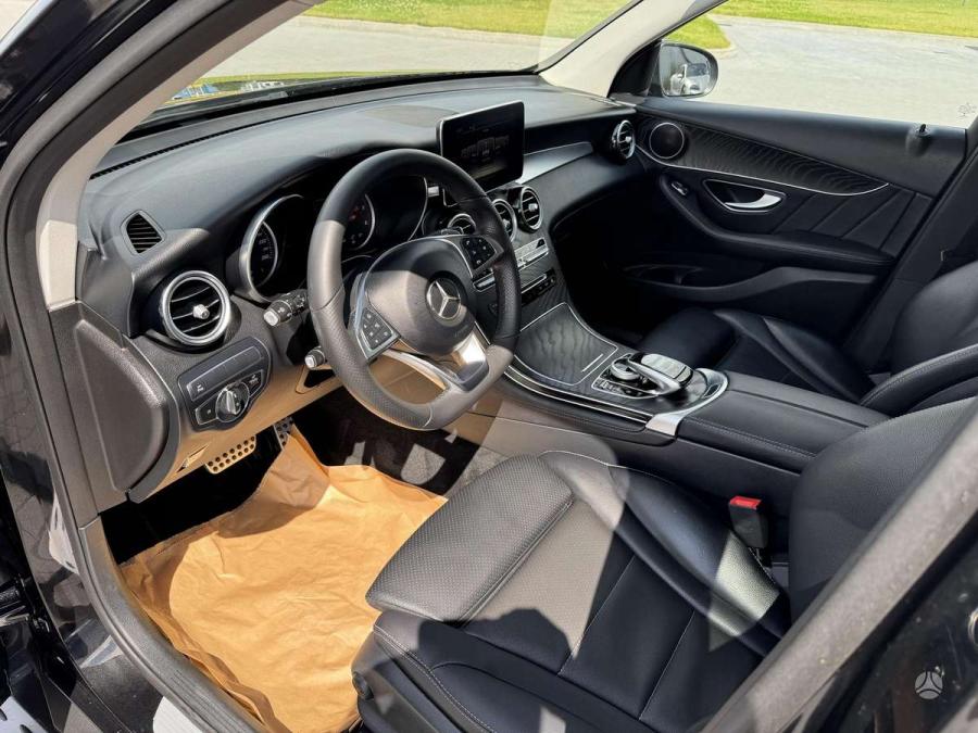 Black Mercedes-Benz GLC 250 2017 in Telschi, with an engine capacity of 2.14 L and mileage of 218 thousand km for 17999 €, photo 21 on AUTOMOTO.COM.LV