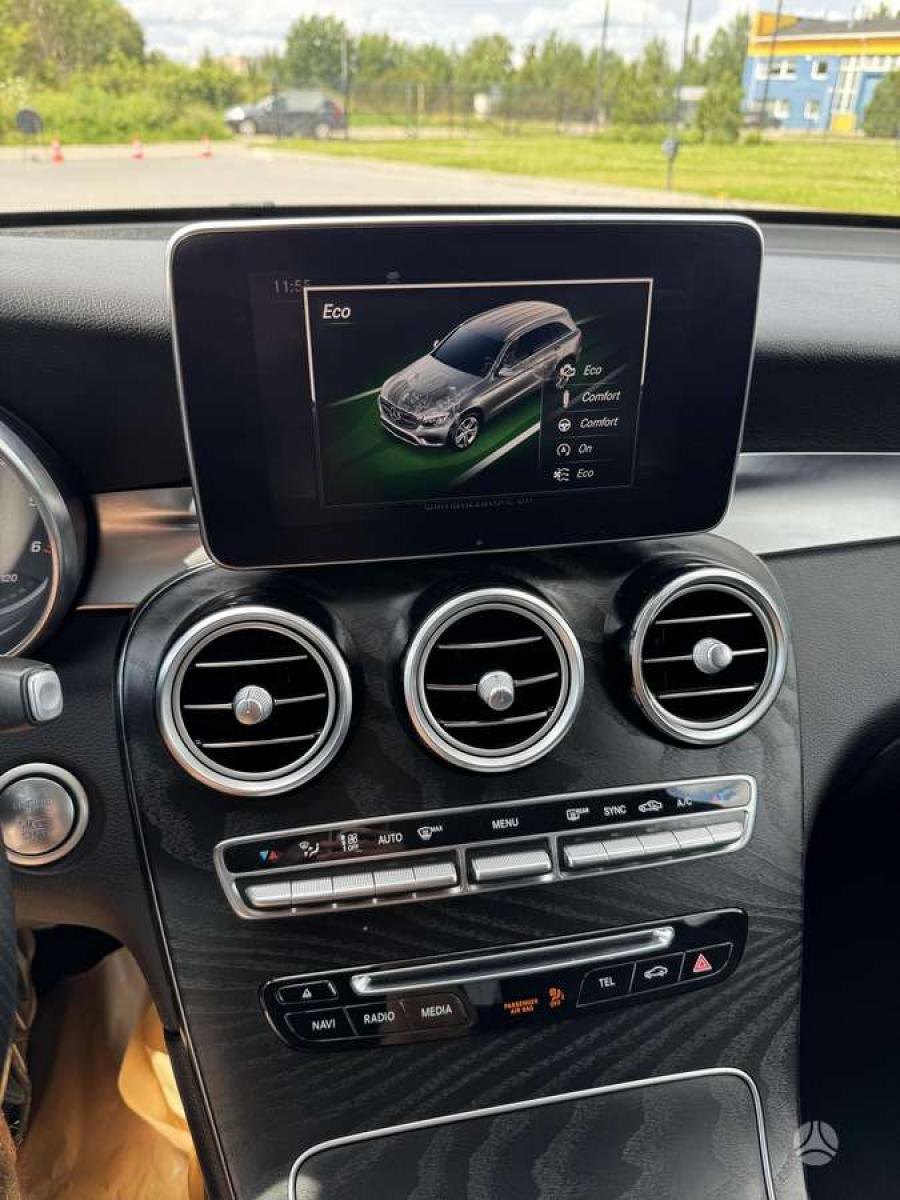 Black Mercedes-Benz GLC 250 2017 in Telschi, with an engine capacity of 2.14 L and mileage of 218 thousand km for 17999 €, photo 46 on AUTOMOTO.COM.LV