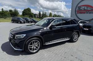 Black Mercedes-Benz GLC 250 2017 in Telschi, with an engine capacity of 2.10 L and mileage of 217 thousand km for 17990 €, photo 5 on AUTOMOTO.COM.LV