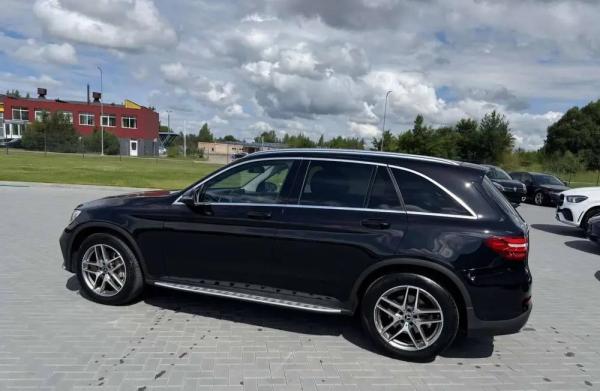 Black Mercedes-Benz GLC 250 2017 in Telschi, with an engine capacity of 2.10 L and mileage of 217 thousand km for 17990 €, photo 6 on AUTOMOTO.COM.LV