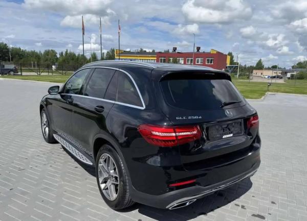 Black Mercedes-Benz GLC 250 2017 in Telschi, with an engine capacity of 2.10 L and mileage of 217 thousand km for 17990 €, photo 7 on AUTOMOTO.COM.LV