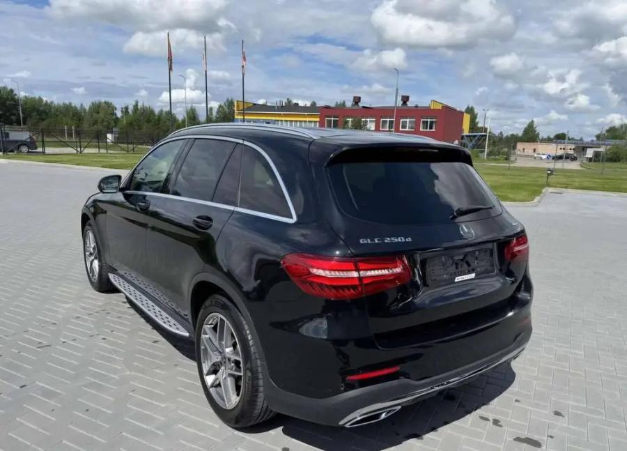 Black Mercedes-Benz GLC 250 2017 in Telschi, with an engine capacity of 2.10 L and mileage of 217 thousand km for 17990 €, photo 8 on AUTOMOTO.COM.LV