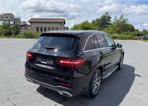 Black Mercedes-Benz GLC 250 2017 in Telschi, with an engine capacity of 2.10 L and mileage of 217 thousand km for 17990 €, photo 9 on AUTOMOTO.COM.LV