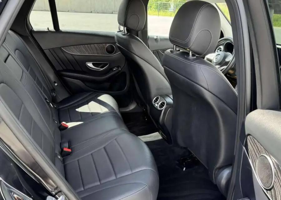 Black Mercedes-Benz GLC 250 2017 in Telschi, with an engine capacity of 2.10 L and mileage of 217 thousand km for 17990 €, photo 17 on AUTOMOTO.COM.LV