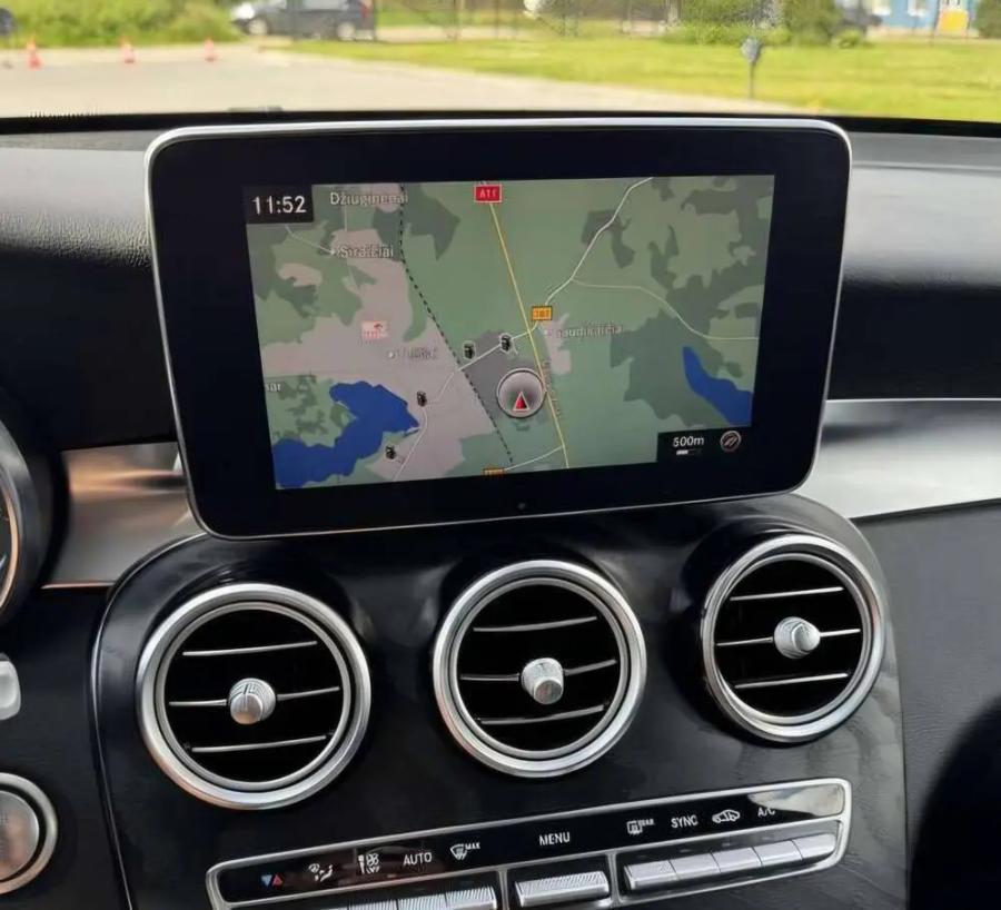 Black Mercedes-Benz GLC 250 2017 in Telschi, with an engine capacity of 2.10 L and mileage of 217 thousand km for 17990 €, photo 21 on AUTOMOTO.COM.LV