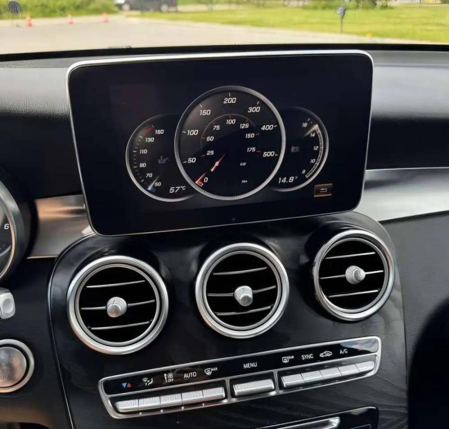 Black Mercedes-Benz GLC 250 2017 in Telschi, with an engine capacity of 2.10 L and mileage of 217 thousand km for 17990 €, photo 26 on AUTOMOTO.COM.LV